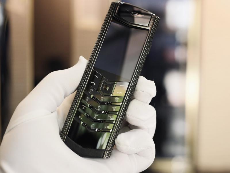 Vertu Signature S Clous De Paris Black Tinh Tế Đến Từng Chi Tiết